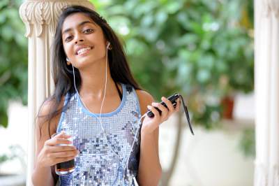 7 Health Risk of Using Cell Phones Your Kids Don't Want You to Know ...